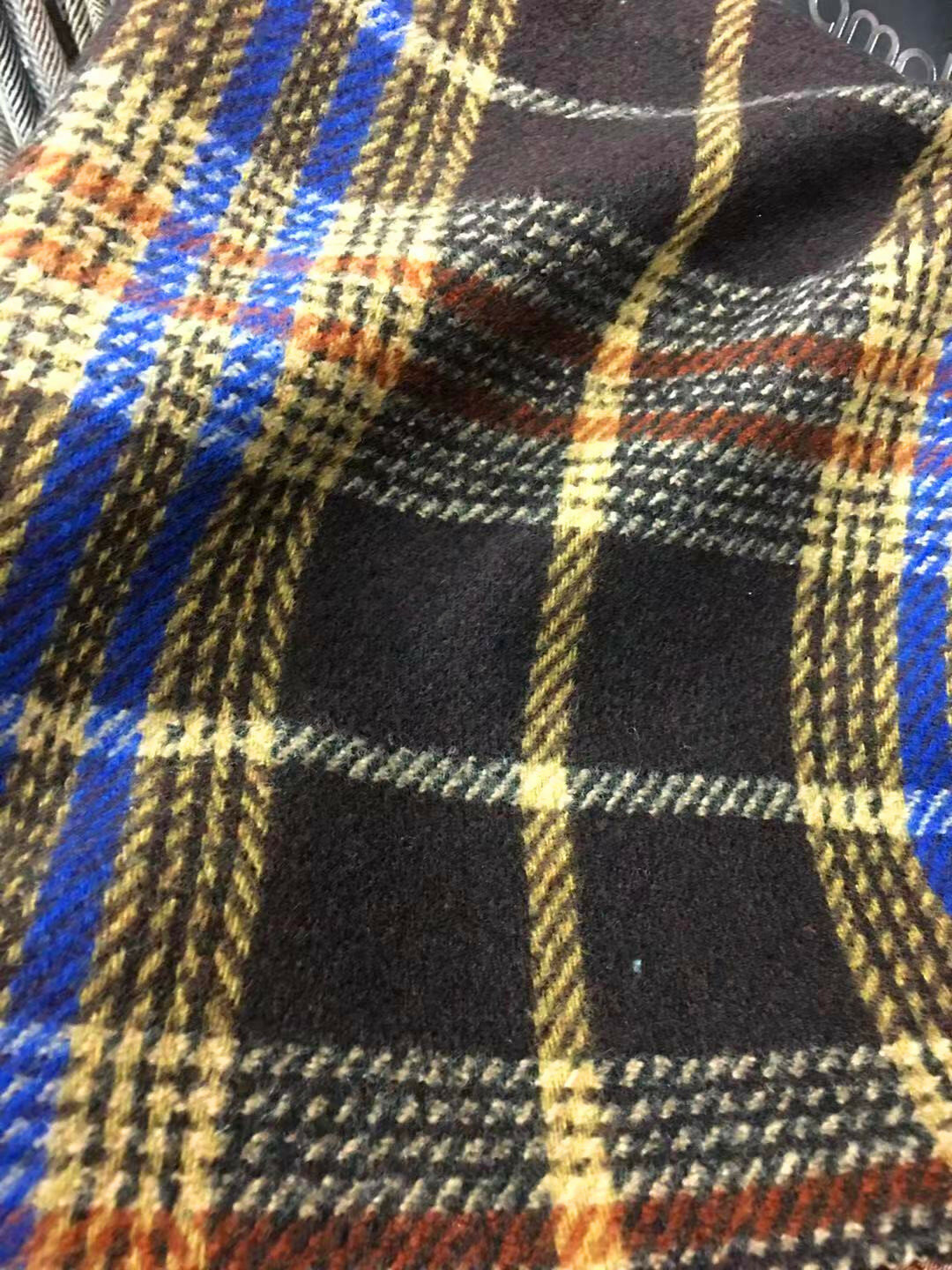 2025 Поставка крупной клетчатой ткани для одежды/обуви/шляп/сумок из Шаосин