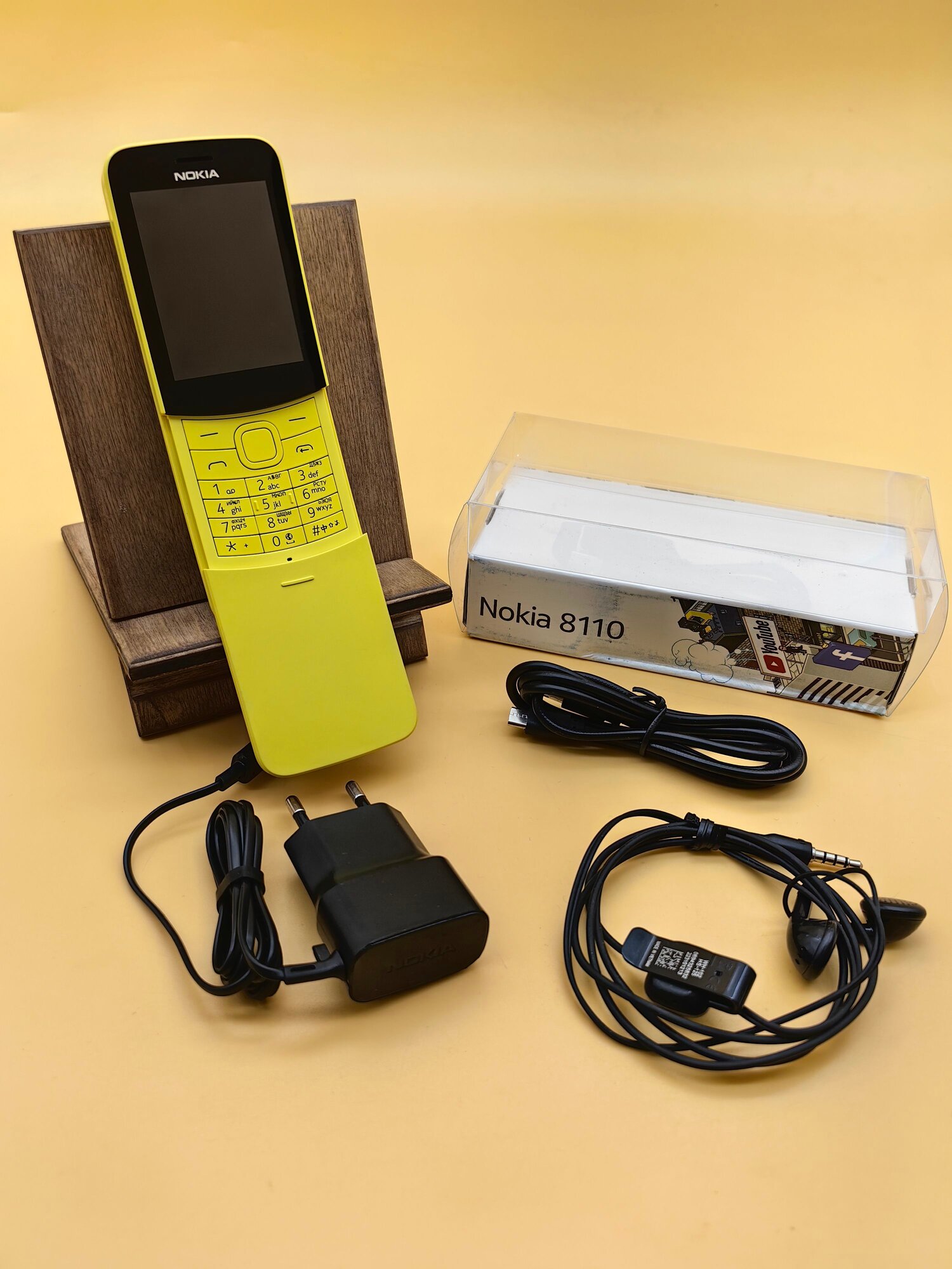 Мобильный раритетный кнопочный телефон слайдер Nokia 8110 4G, Желтый