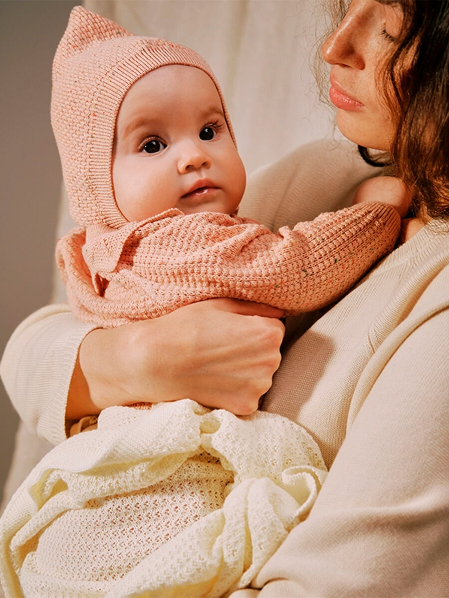 Плед для новорожденных детский вязаный Loomknits хлопковый бежевый 108×108 см — фото 1