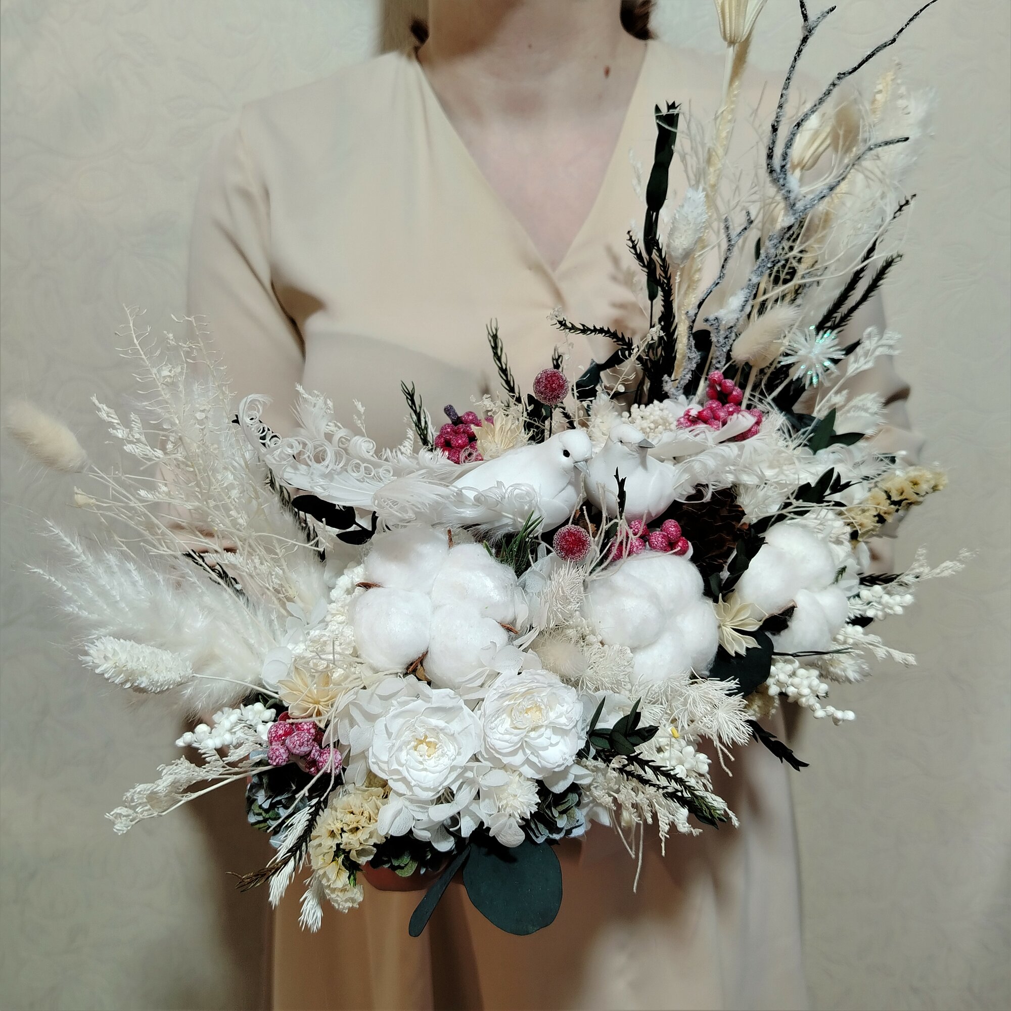 Композиция "Белые птицы" Floral Accord, гипсовая ваза, стабилизированные цветы, в подарочной упаковке