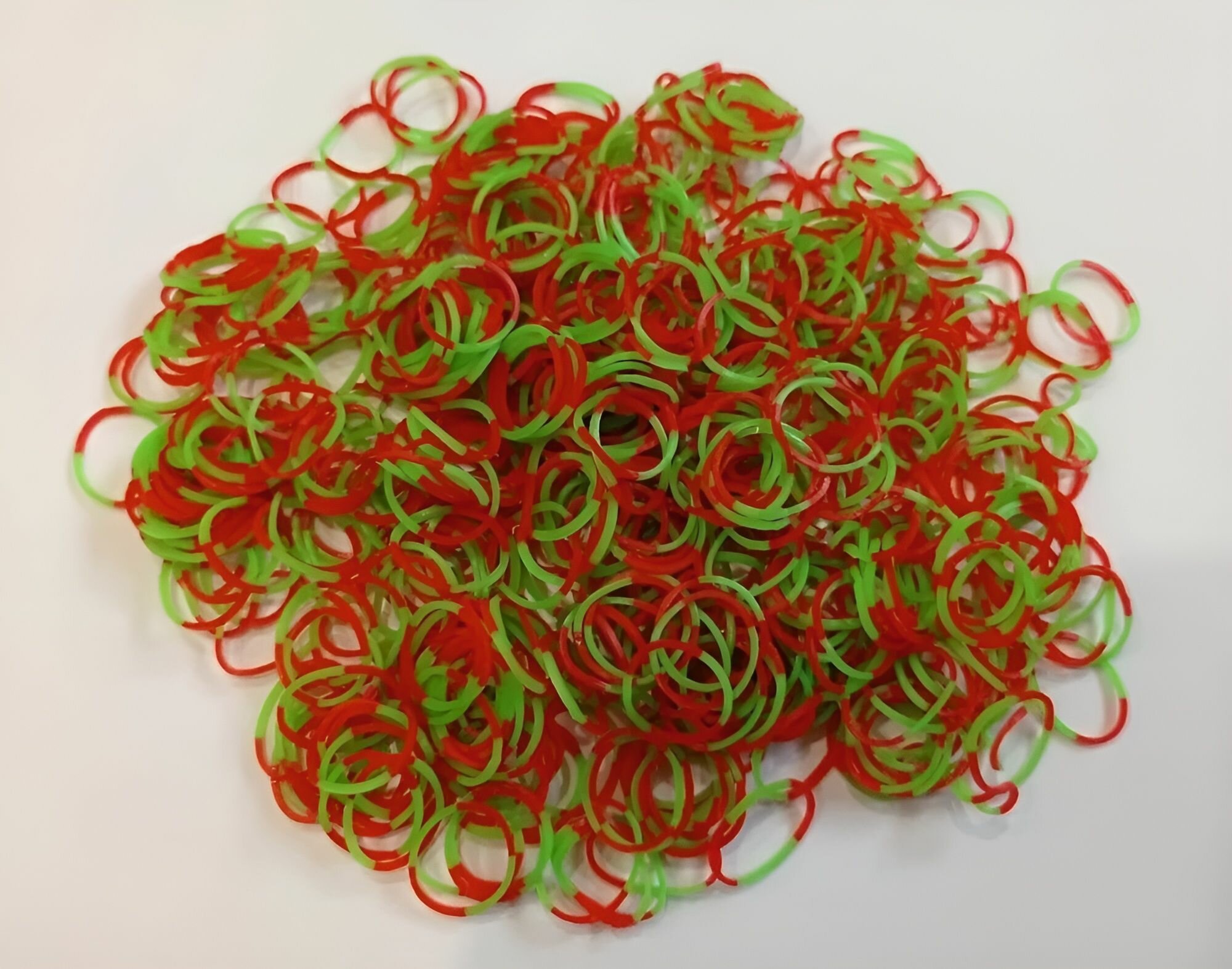 Резиночки для плетения зеленые с красным 600 шт