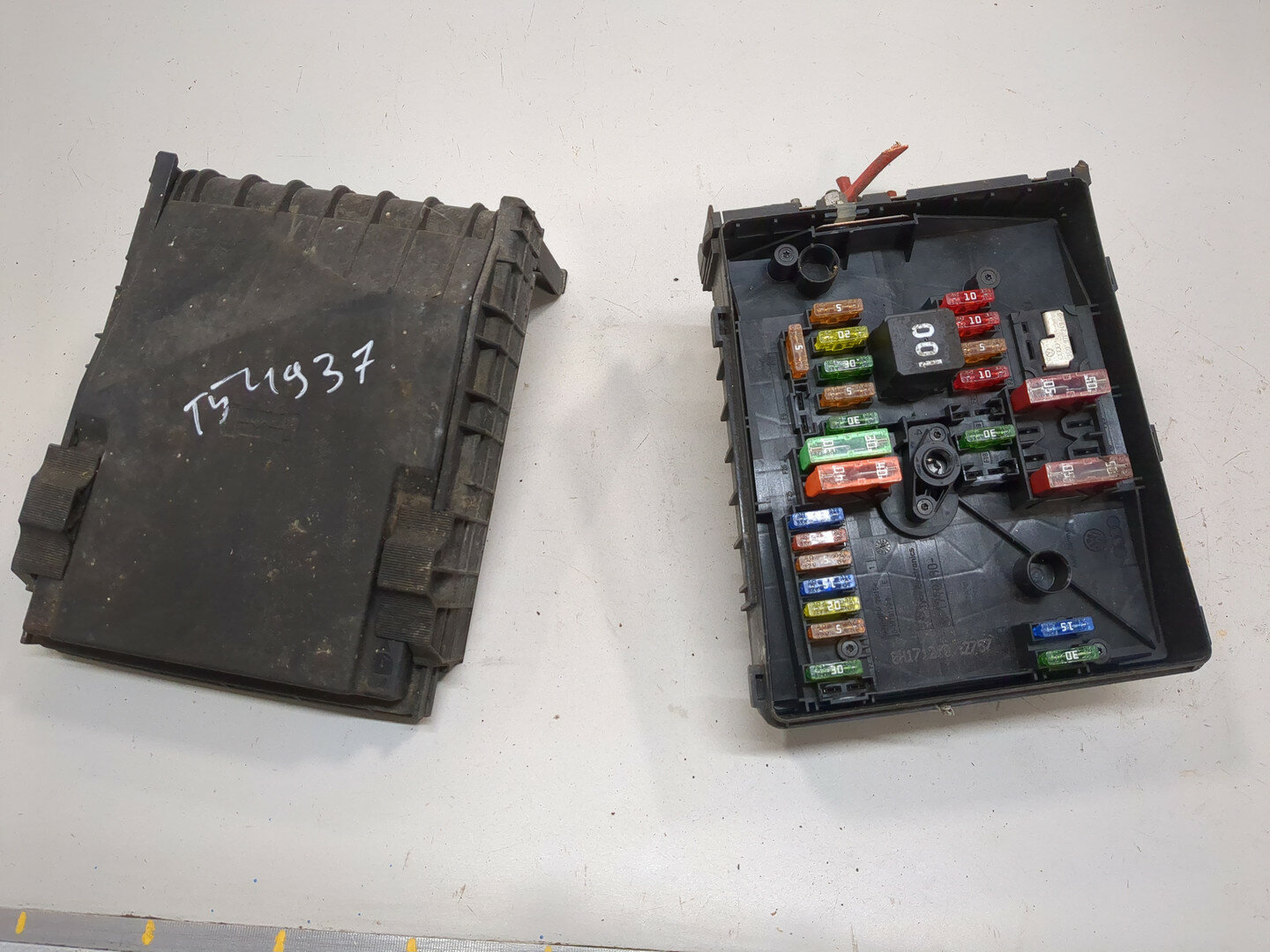 Блок предохранителей Volkswagen Touran Б/У