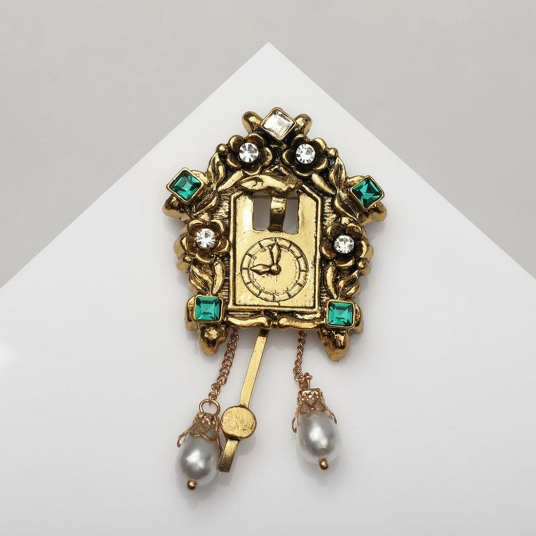 Брошь, стразы