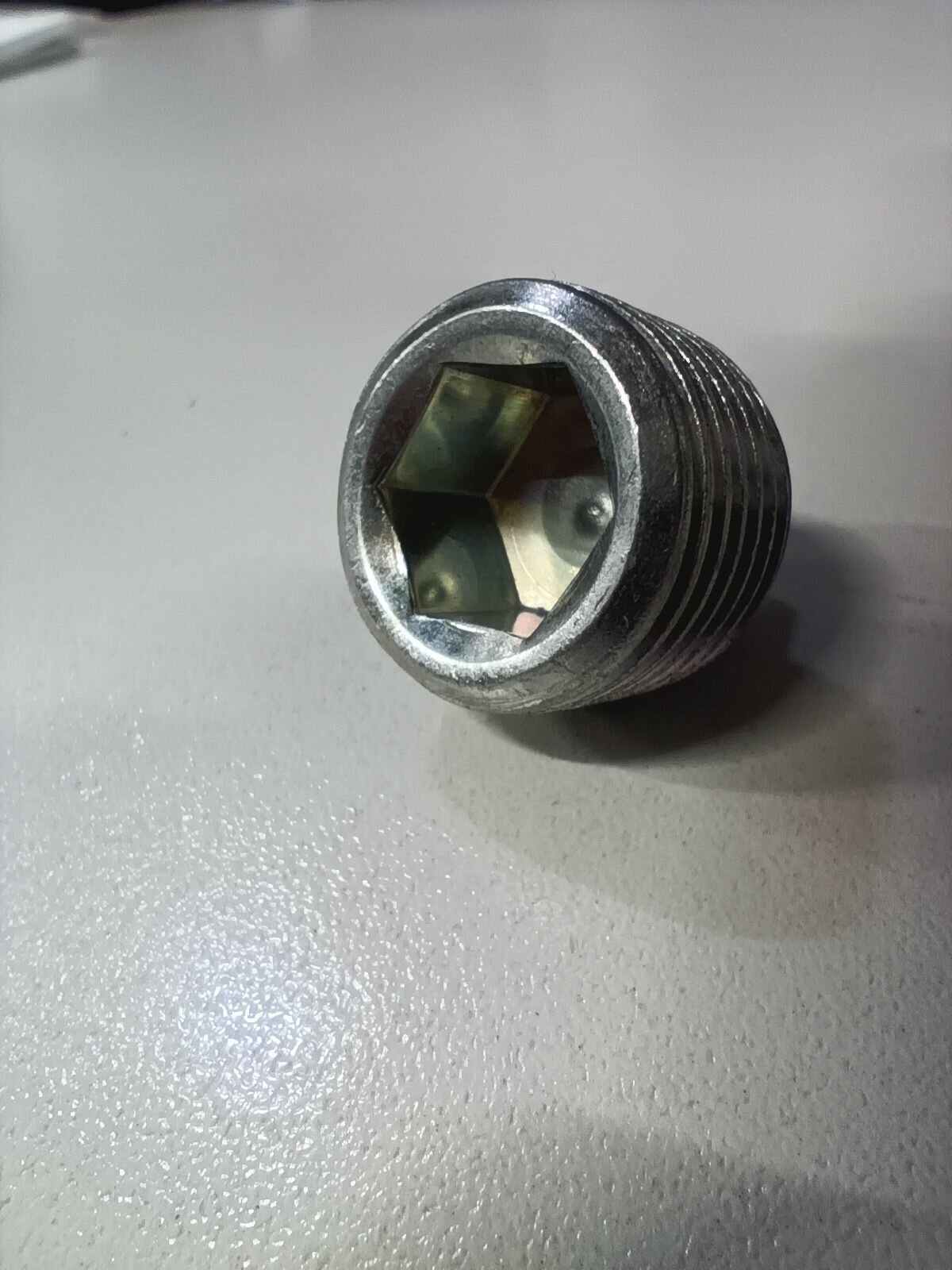 Пробка КПП Газель сливная с магнитом, редуктора Газон Некст (оригинал)