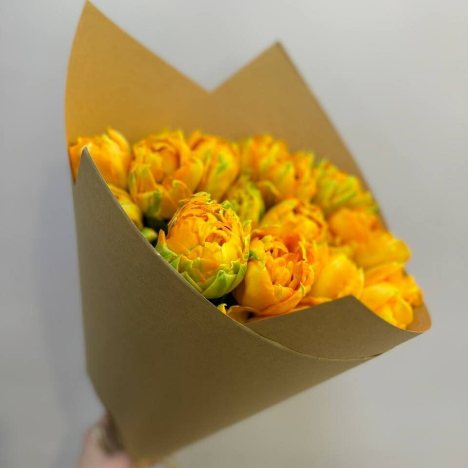 Моно букет из пионовидных тюльпанов 15 шт