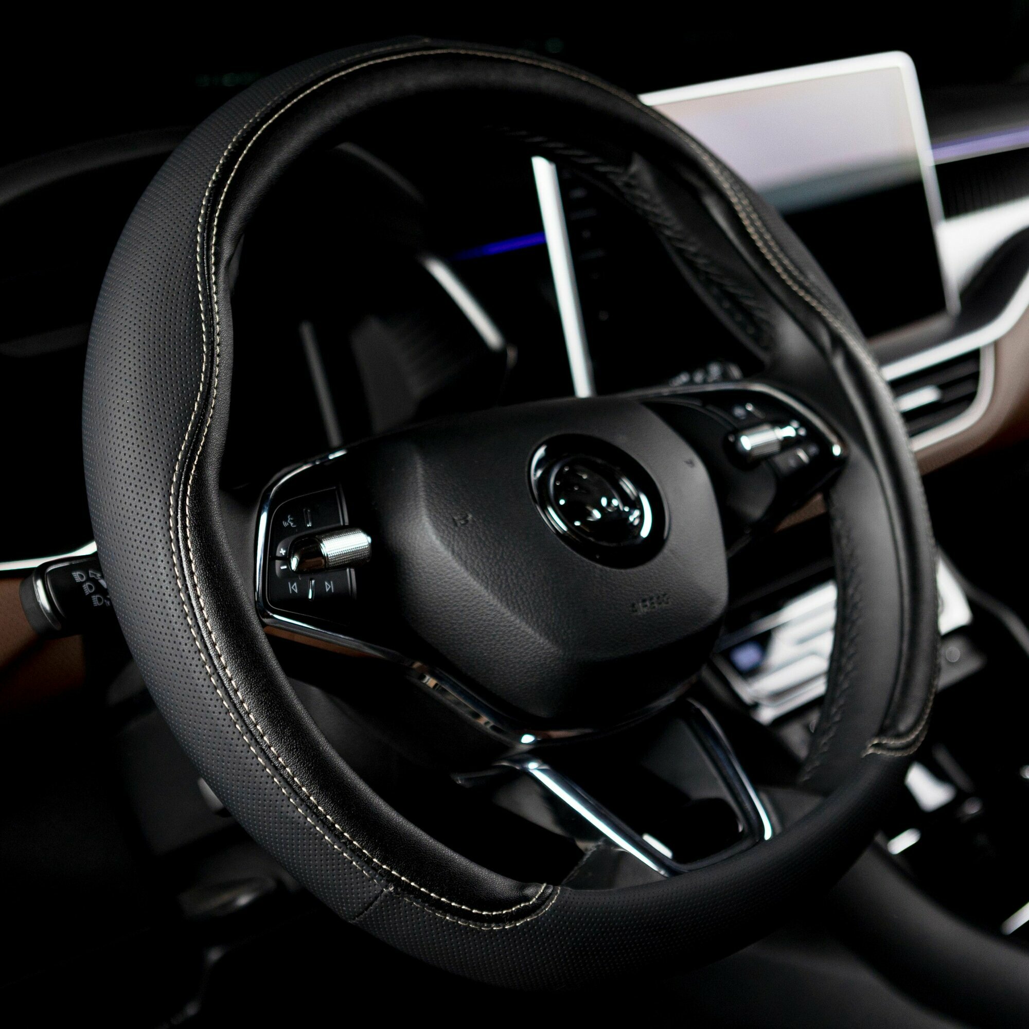 Оплетка на руль каркасная Кожа ПВХ Lord Autofashion JX-05 (Чёрный/Бежевая строчка М)