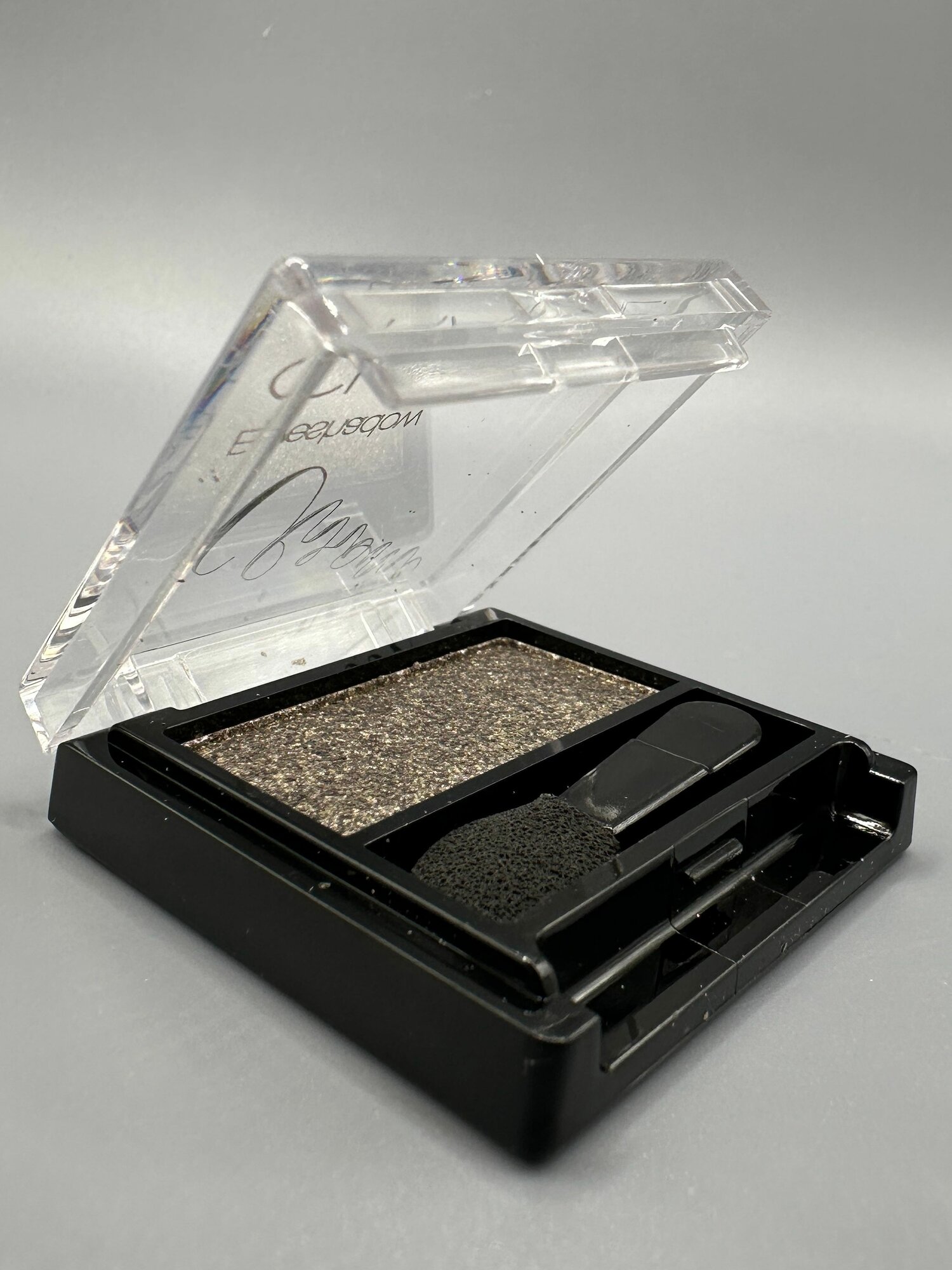 CHARME Мерцающие тени для век Chrome 105 Оливковый