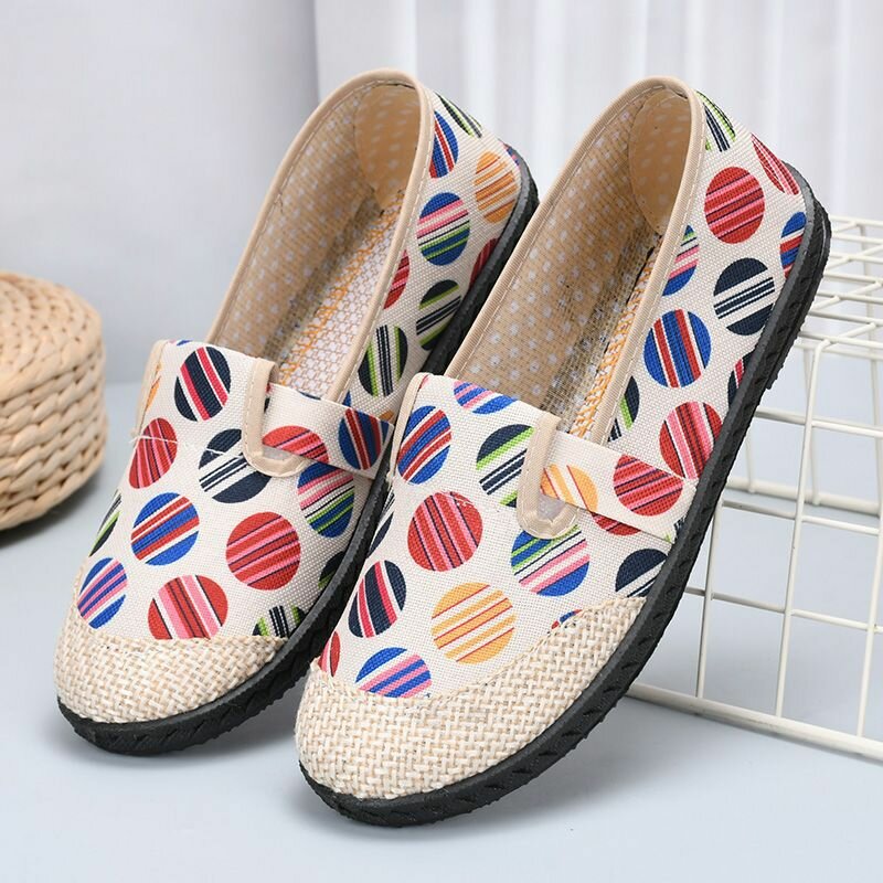 Весенние и летние старые пекинские тканевые туфли для женщин, дышащие льняные рыбацкие туфли, слипоны, туфли для мам, плоские ленивые туфли, рабочие одиночные туфли