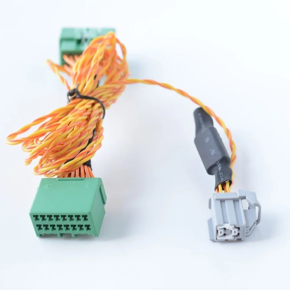 Кабель-адаптер Lossless для усилителей Volvo VS 60/90 Bowers & Wilkins с серебряным конусом и 4-контактным центральным динамиком.