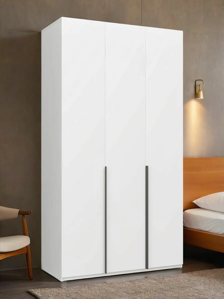 Распашной шкаф трехстворчатый для одежды и хранения вещей Чарли 25 Аквилон с полками, со штангой, с ящиками 120х55х220 см белое сияние
