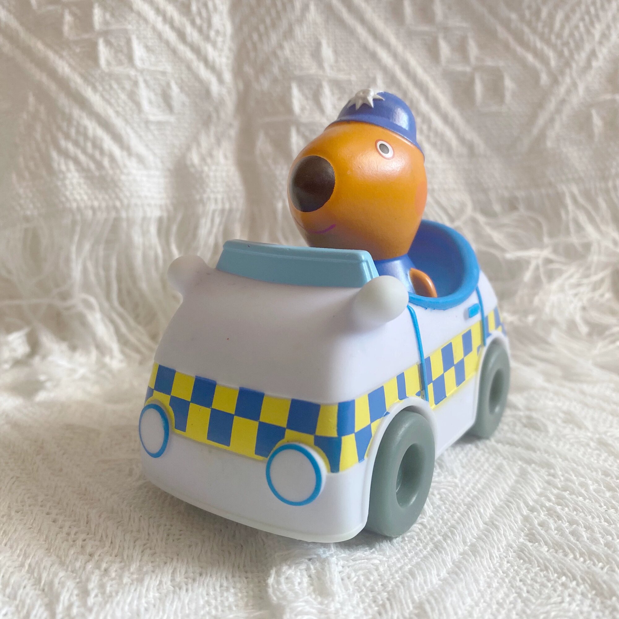 Игровой набор Super Pet Base Lebao Aibao Police Cute Pet Ledi Transforming Pack для детей, серия Super Wings, 9 сезон
