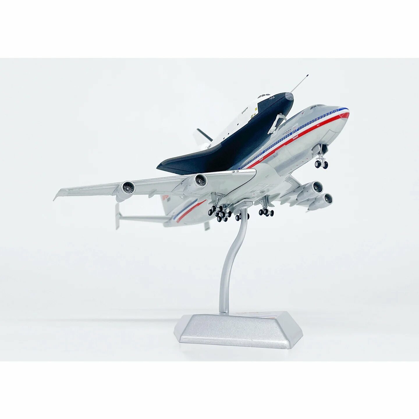 Статическая модель Boeing B747-100 SCA+Space Shuttle N905NA 1/400