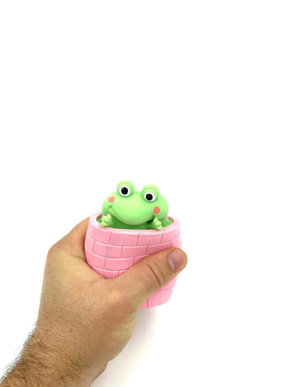 Антистресс игрушка Лягушонок в розовом колодце.