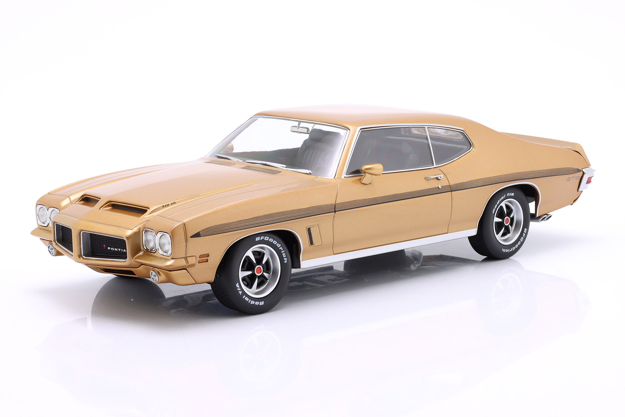 Модель коллекционная KK-SCALE Pontiac lemans gto 1972 light brown metallic