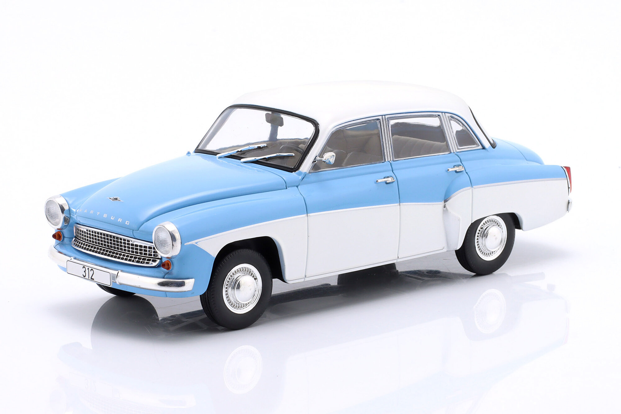 Модель коллекционная WHITEBOX Wartburg 312 1965 light blue/white
