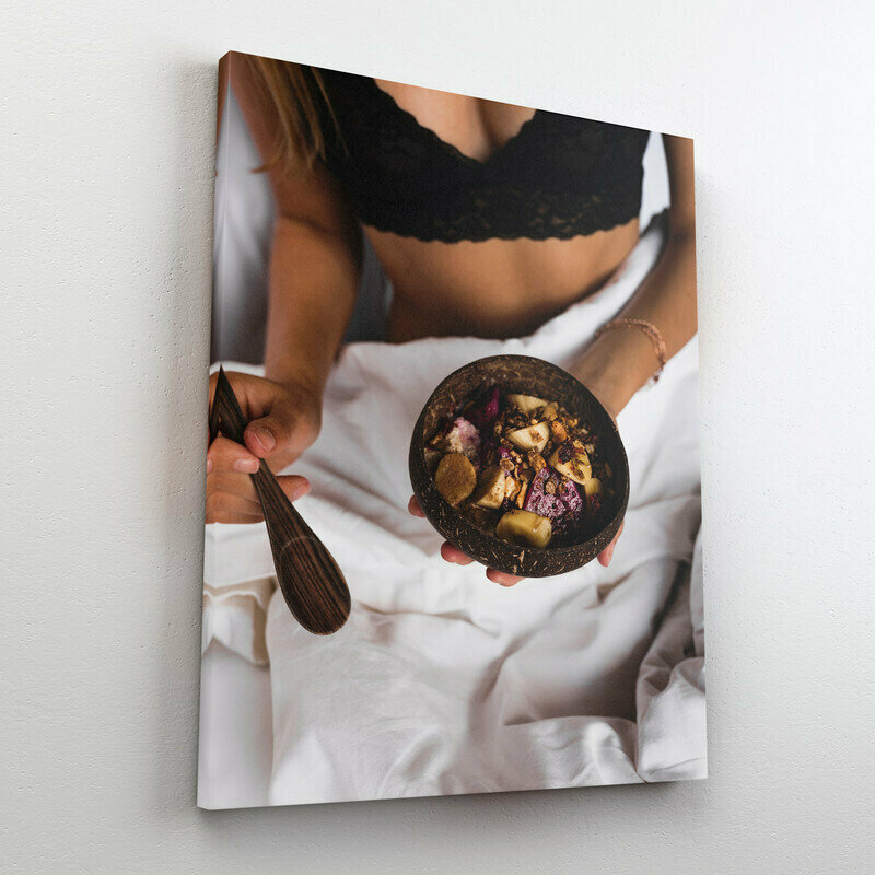 Интерьерная картина на холсте "Девушка и полезный завтрак", размер 30x40 см