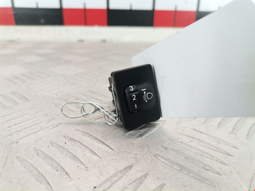Кнопка корректора фар Toyota Auris 1 (E150) 8415202040 арт. 1077197