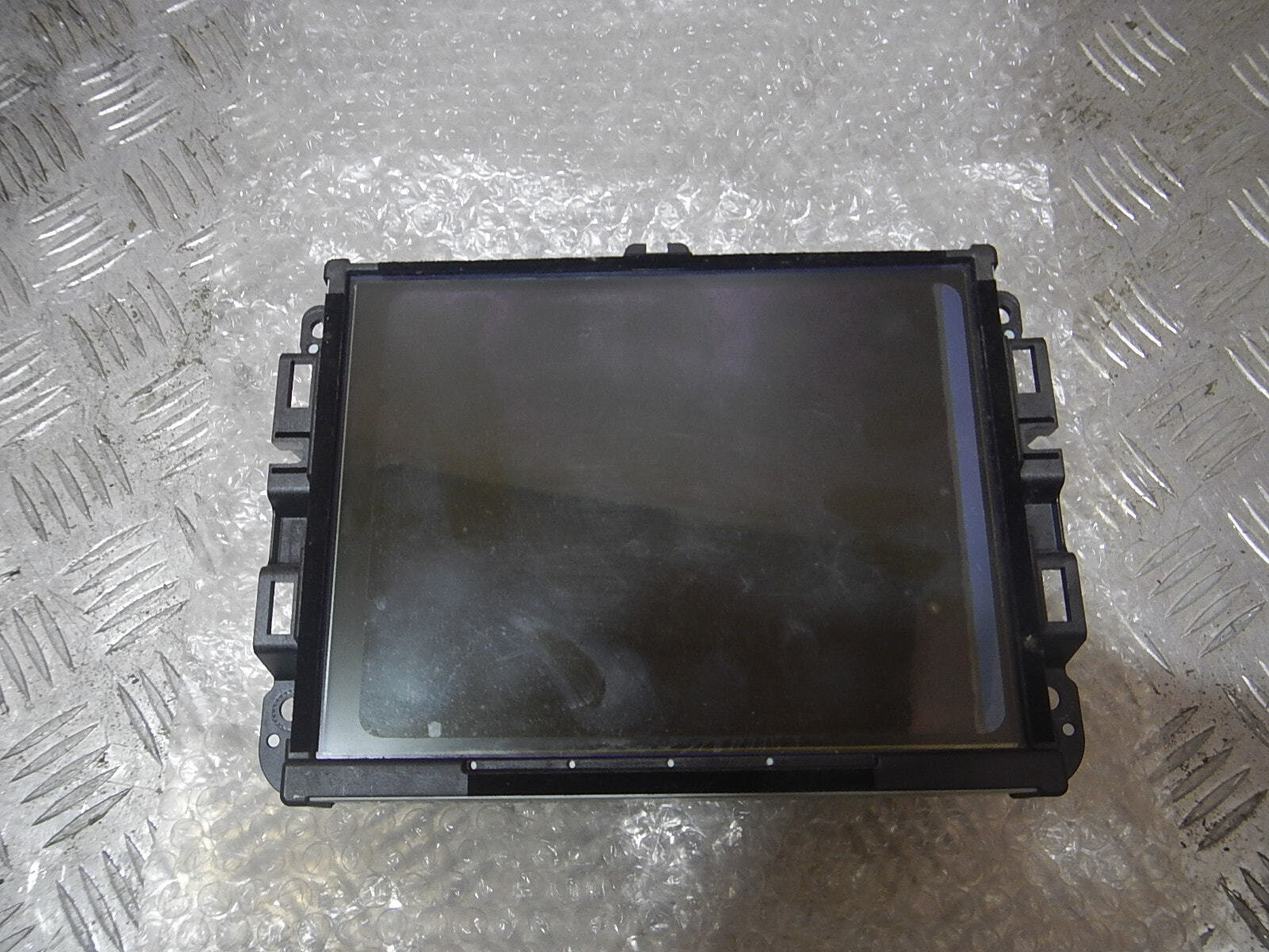 Б/У Магнитола, Chrysler (Крайслер)-300 (04-) CHRYSLER 300 (04-11) Без видимых повреждений. Не работает - на запчасти 270...