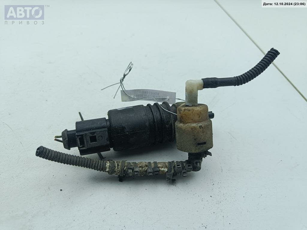 Насос (моторчик) омывателя стекла Volkswagen Passat B5+ (GP)