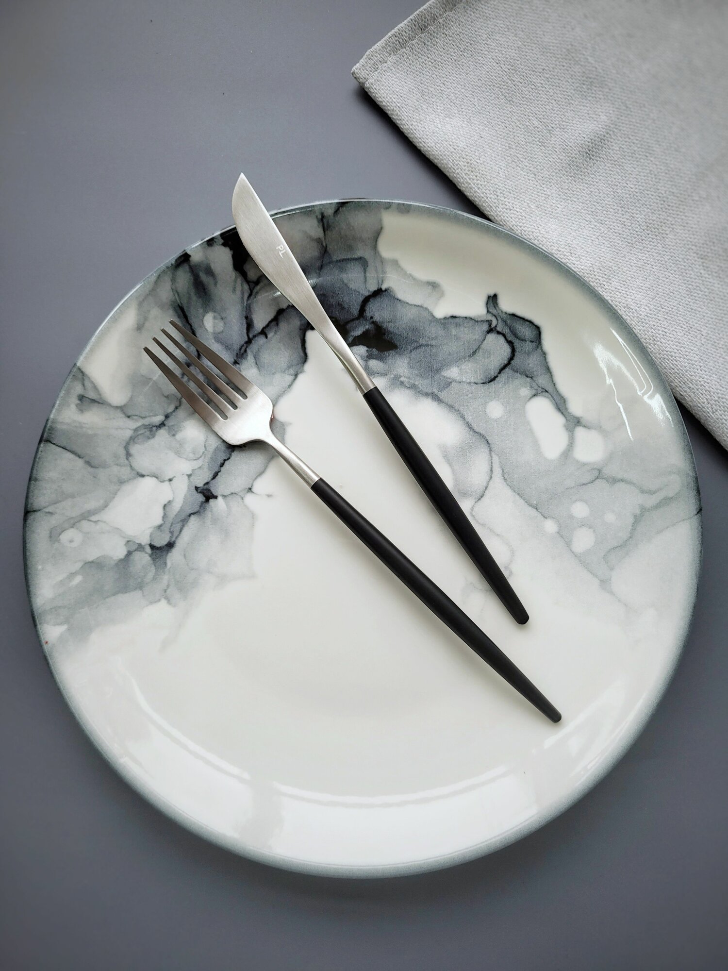 Тарелка Gural "Marble", ударопрочный фарфор, серая, круглая, 27см