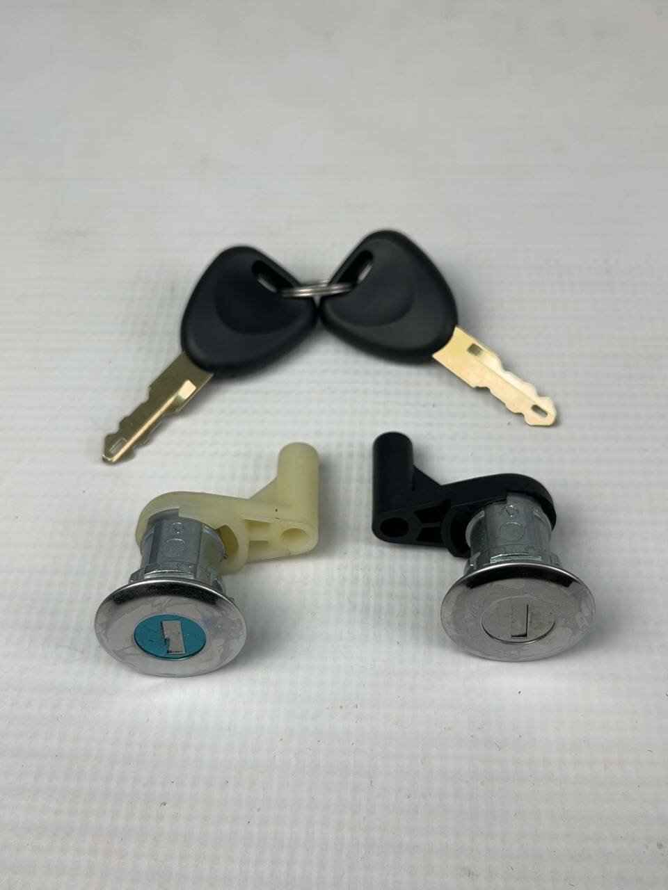 Личинка замка передней двери с 2 ключами для Renault Duster, Logan, Sandero, Terrano Цилиндр замка SHL 2D Оригинальный аналог