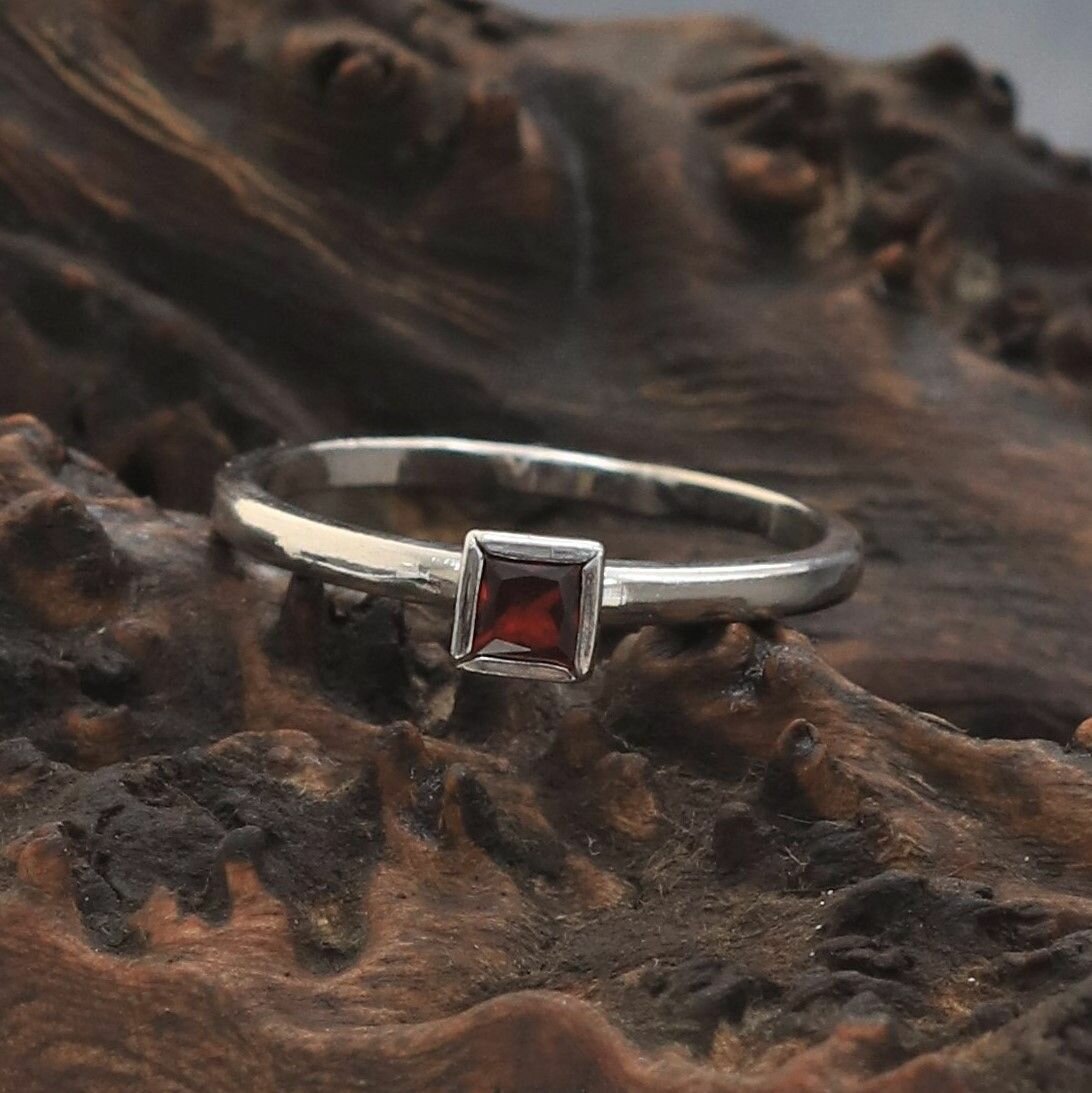 Кольцо тонкое, наборное, серебро, 925 проба, родирование