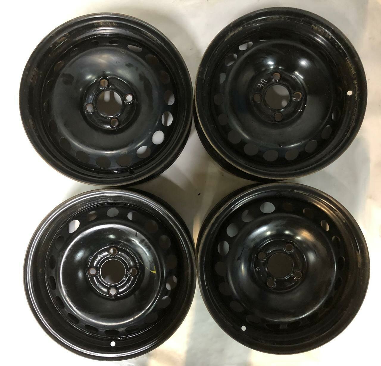 Колесные диски Штампованные 15x6 PCD 4x100 D60.1 ET40 (оригинал)