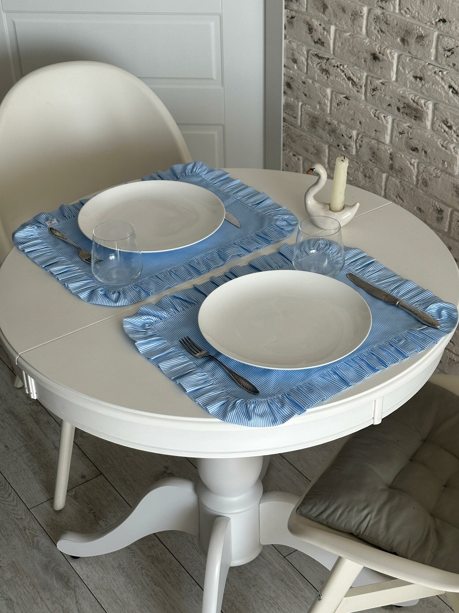 Салфетки на стол сервировочные прямоугольные в голубую полоску с рюшей 2 шт.