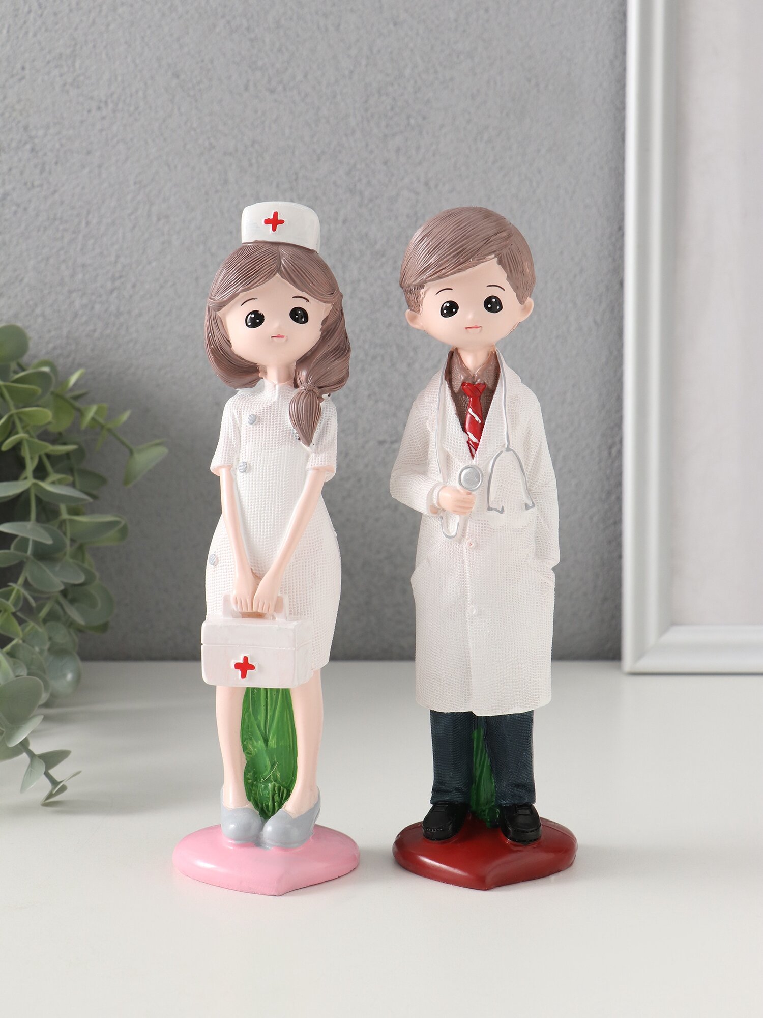 Декоративный набор фигурок «Врачи», 5х5х19 см, полистоун, 2 шт.