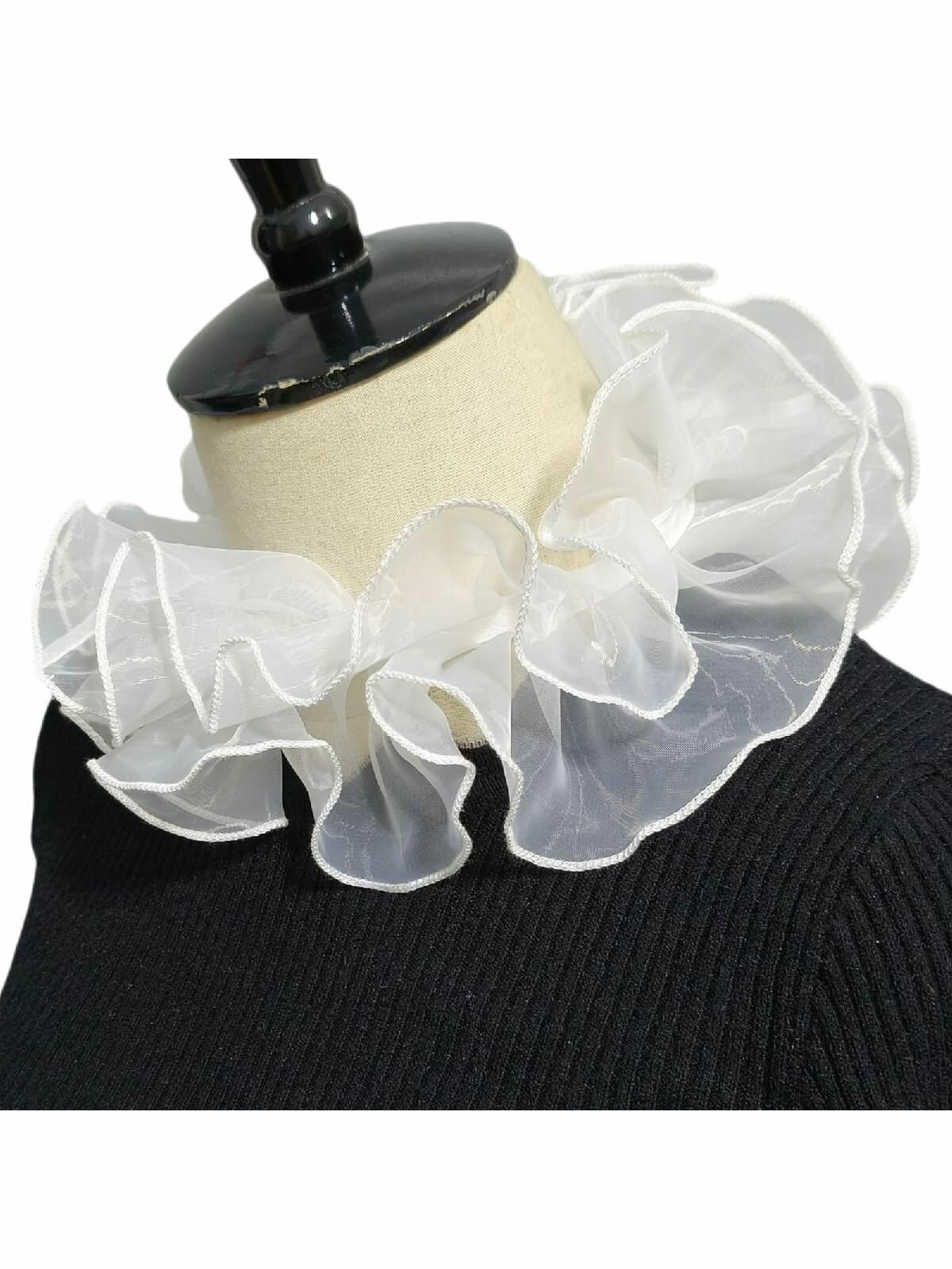 Воротник и манжеты из органзы