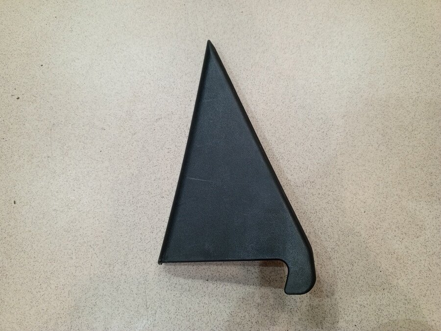 Уголок двери задней правой внутренний от Mazda 3 bk 2003-2009