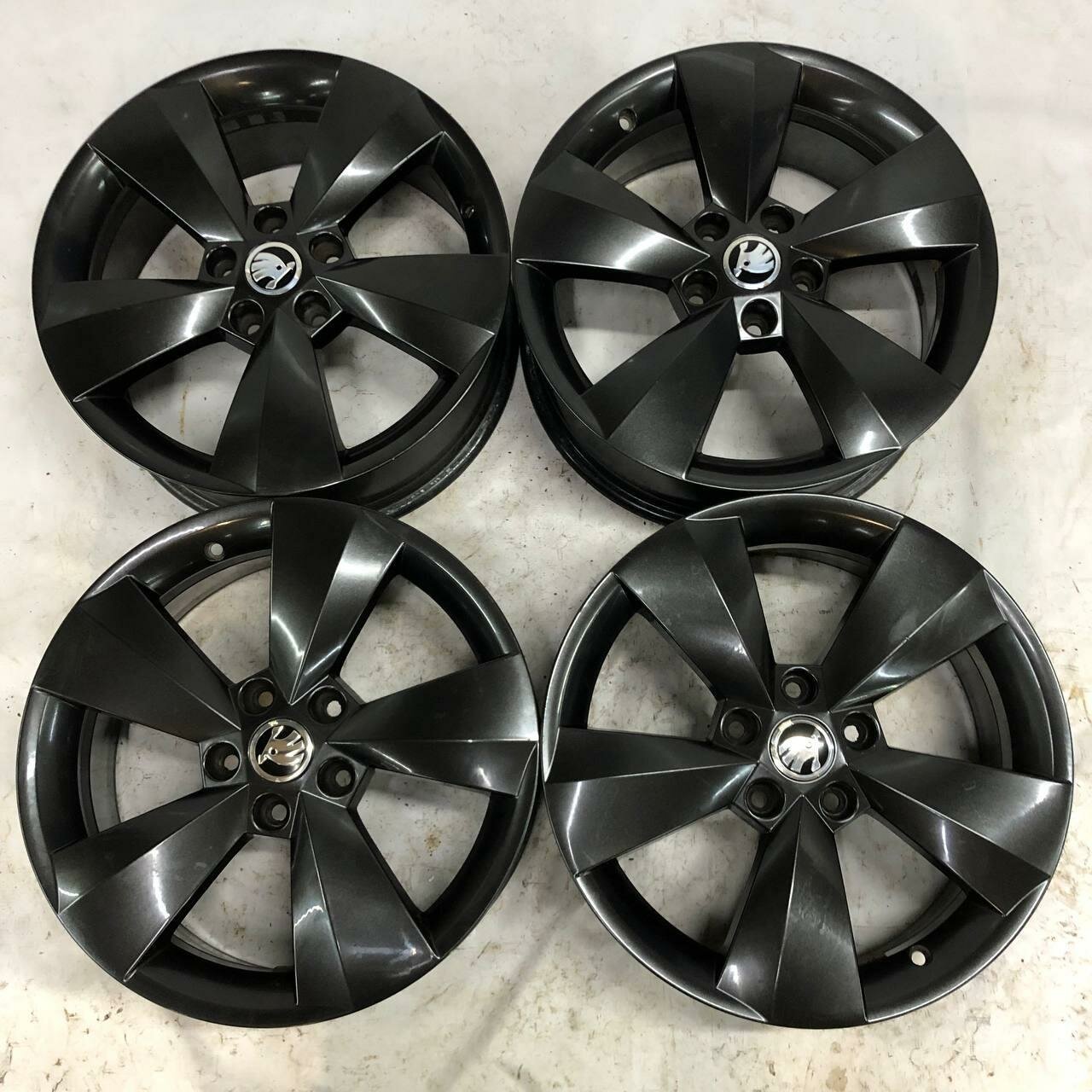 Колесные диски Skoda 17x6.5 PCD 5x112 D57.1 ET38 (оригинал)