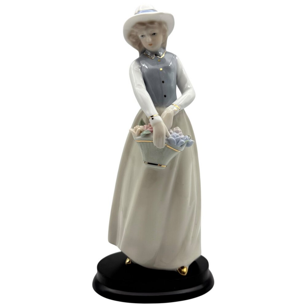 Статуэтка "Девушка с корзинкой", 21 см, фарфор, роспись, 1980-1990 гг, PMI, Германия