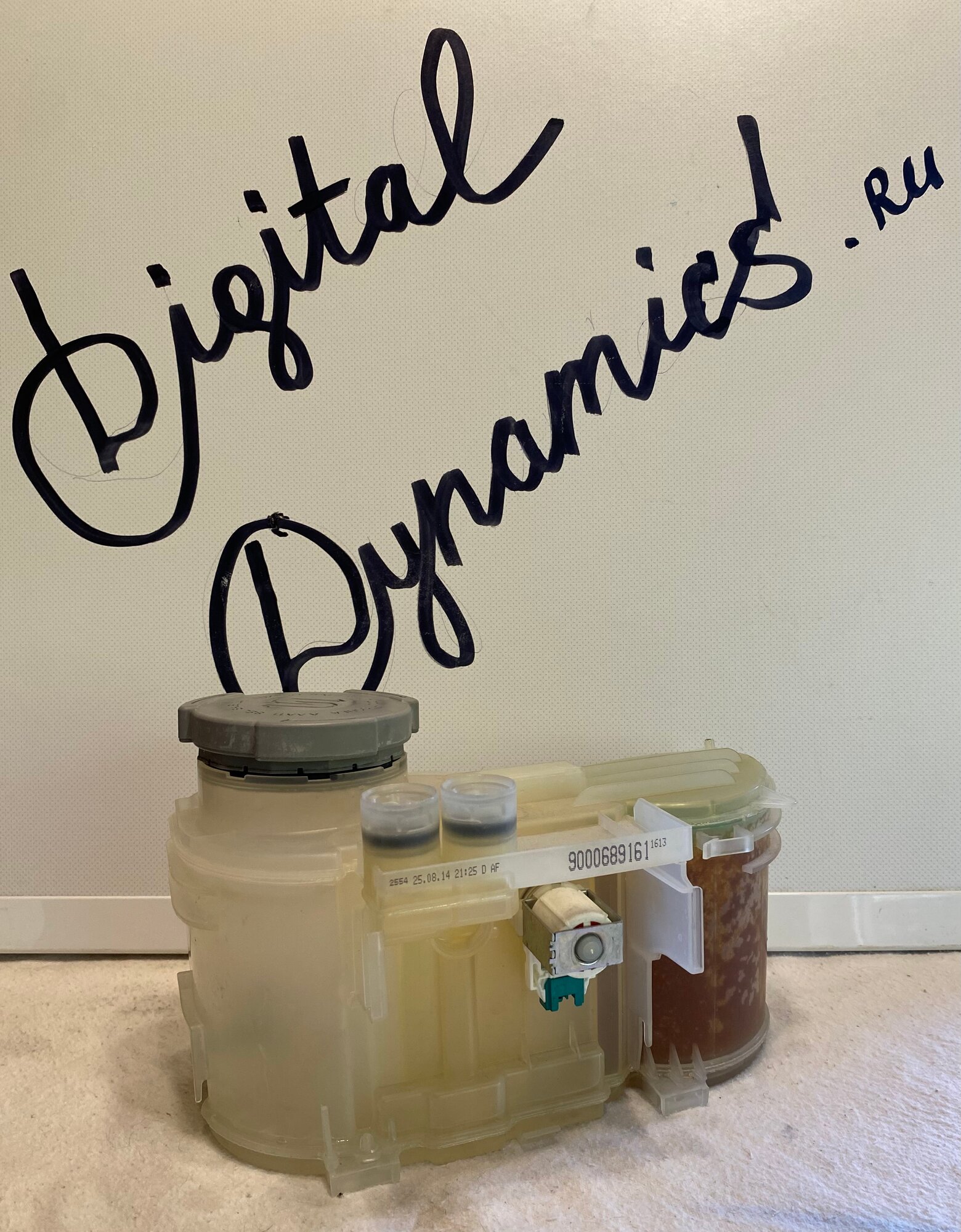 9000689161 Бачок (емкость, смягчитель воды, декальцификатор) для соли посудомоечной машины Bosch (Бош), Siemens (Сименс), Neff (Нефф) в сборе с крышкой, датчиком и клапаном