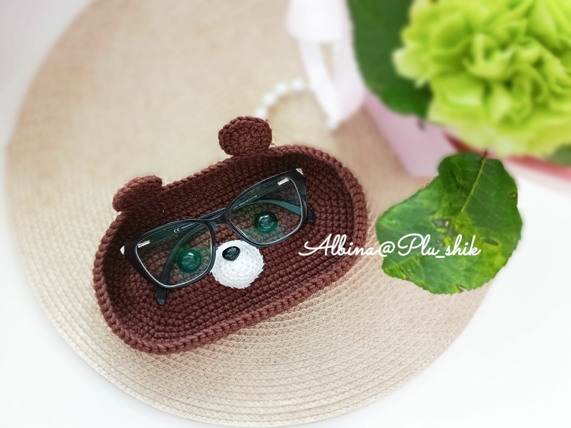 Чеход подставка для очков вязанный