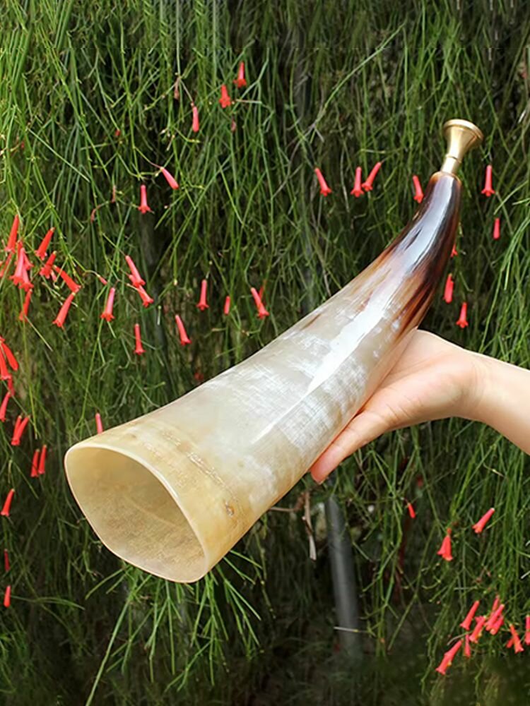 Боевой горн из белого рога яка с медным мундштуком (30-40cm)