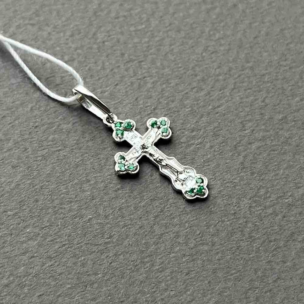 Крестик, белое золото, 585 проба, родирование, изумруд