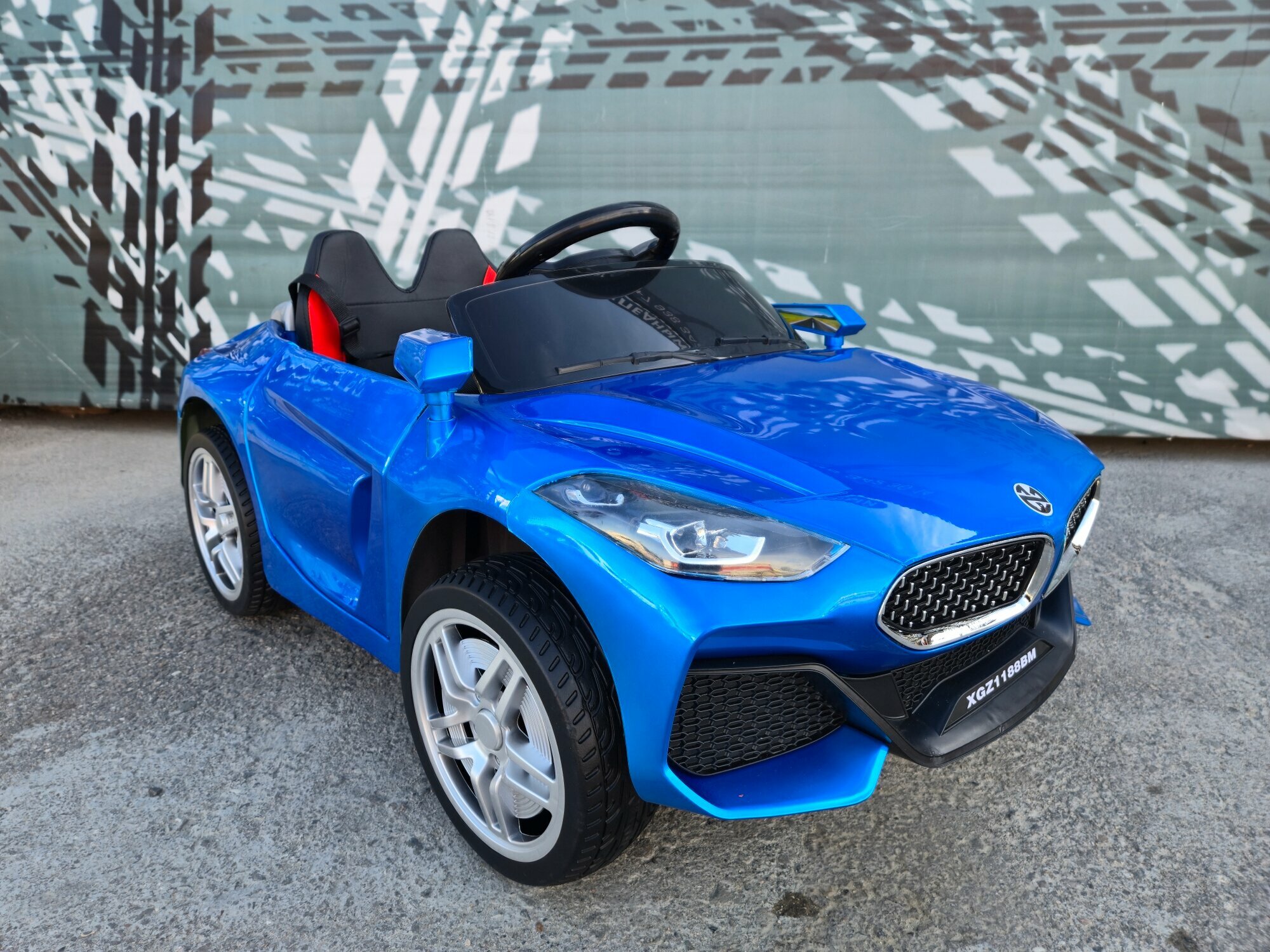 Электромобиль BMW , 2 двигателя, до 30кг, 5 км/ч, задний ход, светящиеся фары