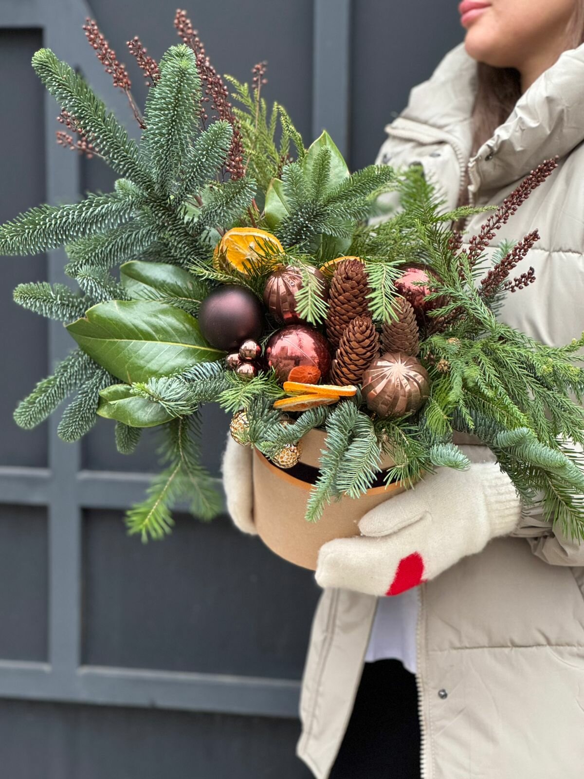 Новогодняя и рождественская коробка из живой хвои "Время чудес"