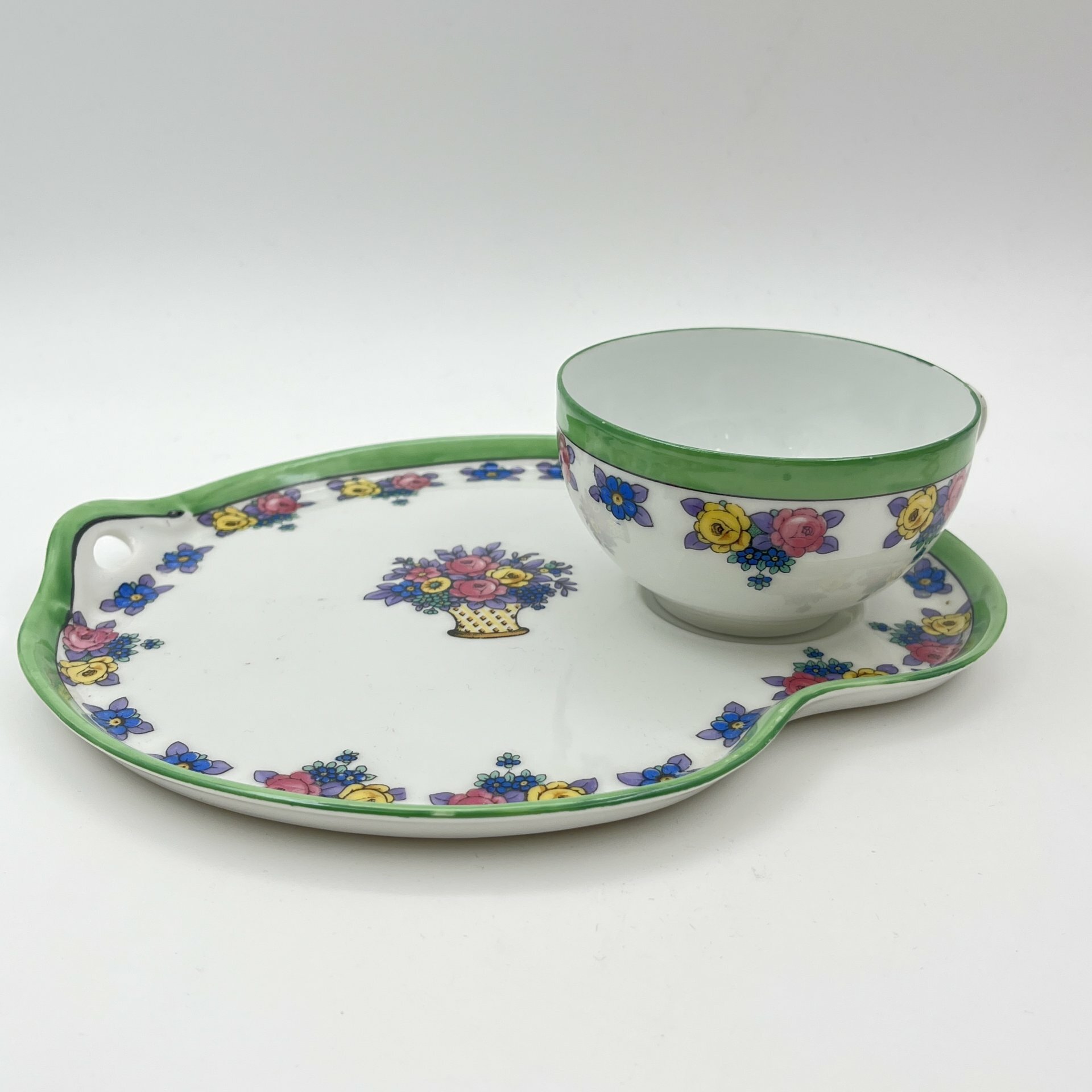 Чашка с тарелкой, украшенные цветочным декором, фарфор, деколь, Западная Европа