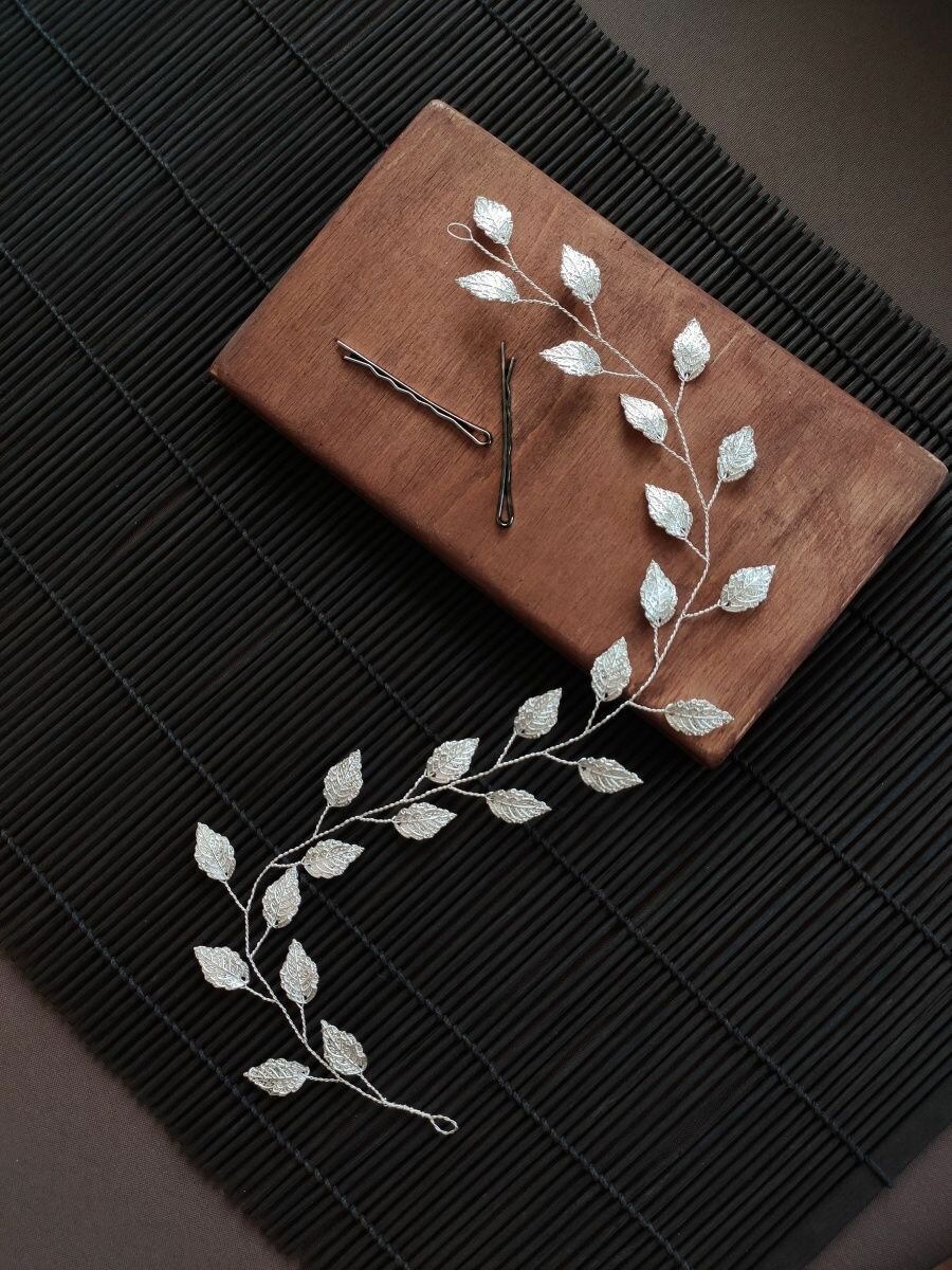 Диадема веточка для волос свадебная гибкая с листьями серебристое