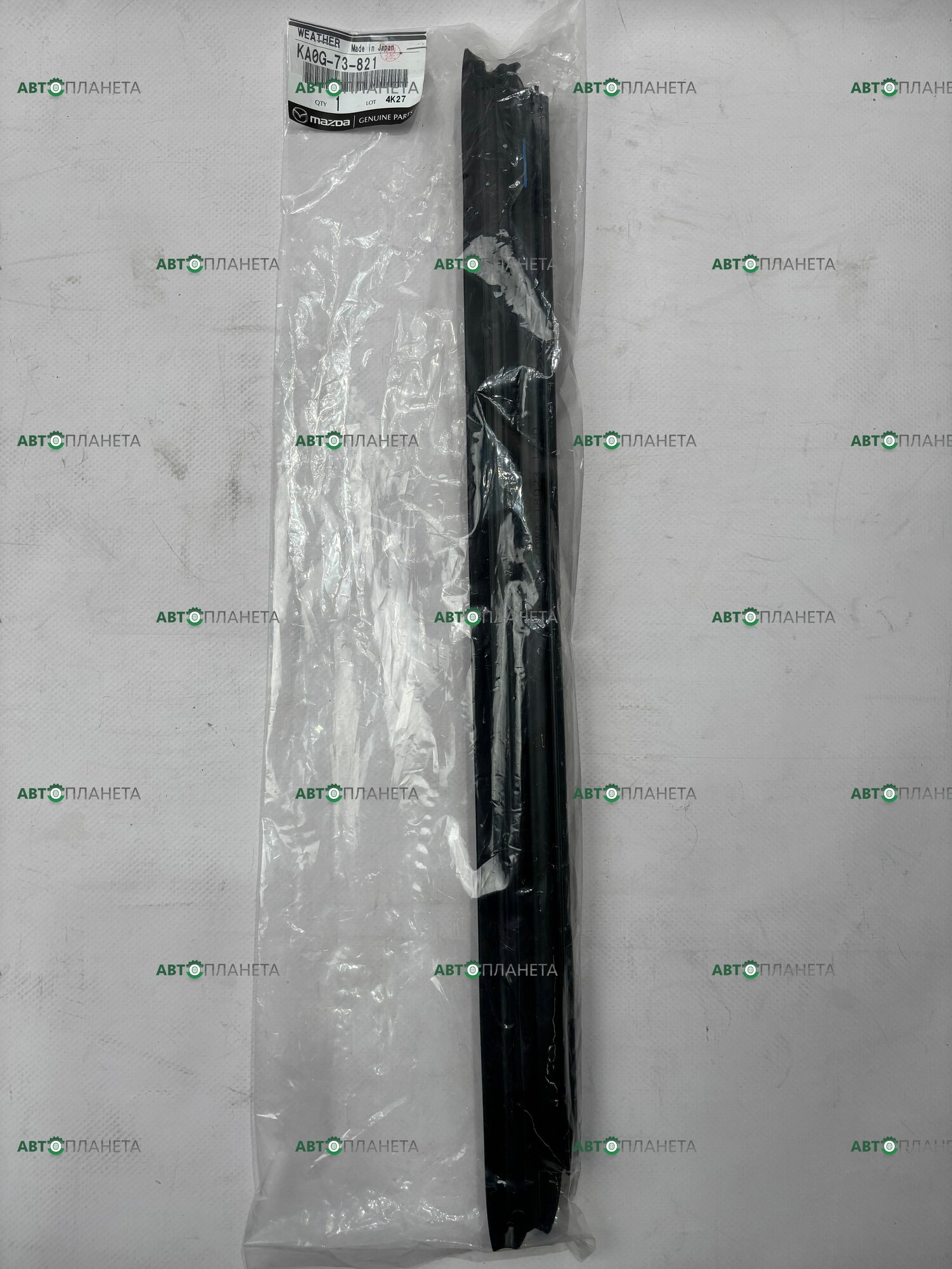 Уплотнитель стекла двери левый Оригинал Mazda KA0G73821