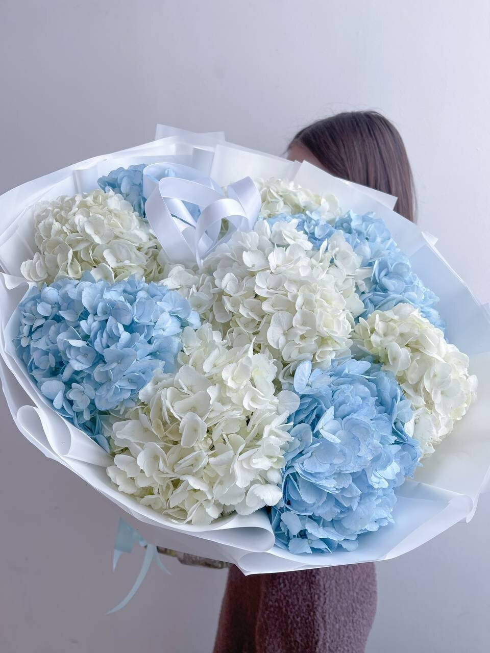 Монобукет из колумюийских гортензий 9 шт. с доставкой FlowersGo