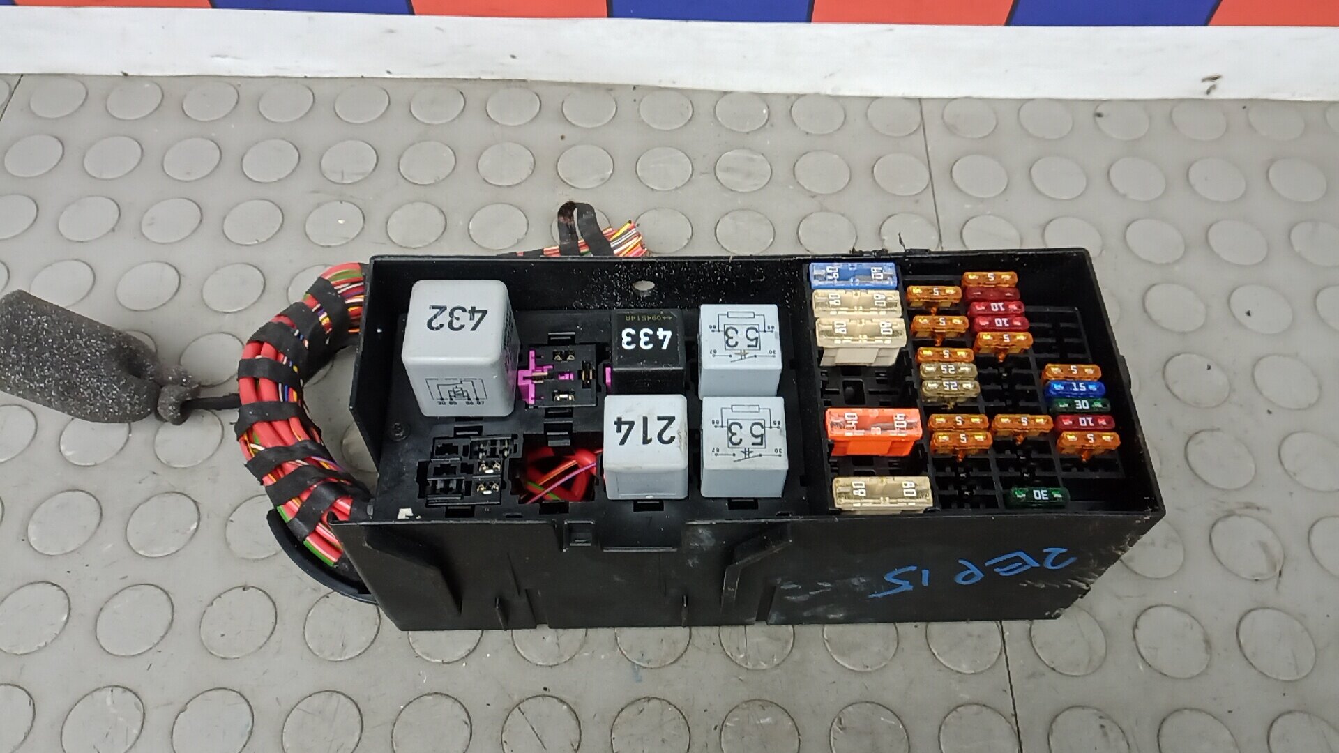 Блок предохранителей VOLKSWAGEN PHAETON 1