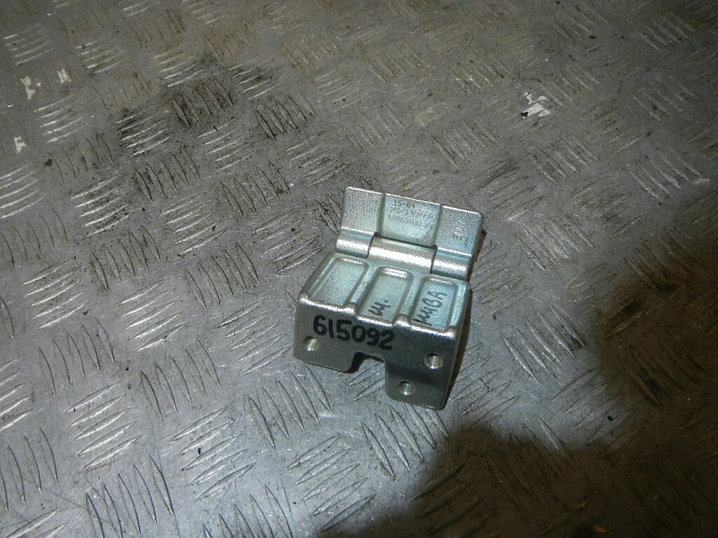 Б/У Петля двери багажника, ВАЗ (VAZ)-LADA NIVA TRAVEL (CHEVROLET NIVA) LADA NIVA TRAVEL (CHEVROLET NIVA) Верхняя. Новая. ...