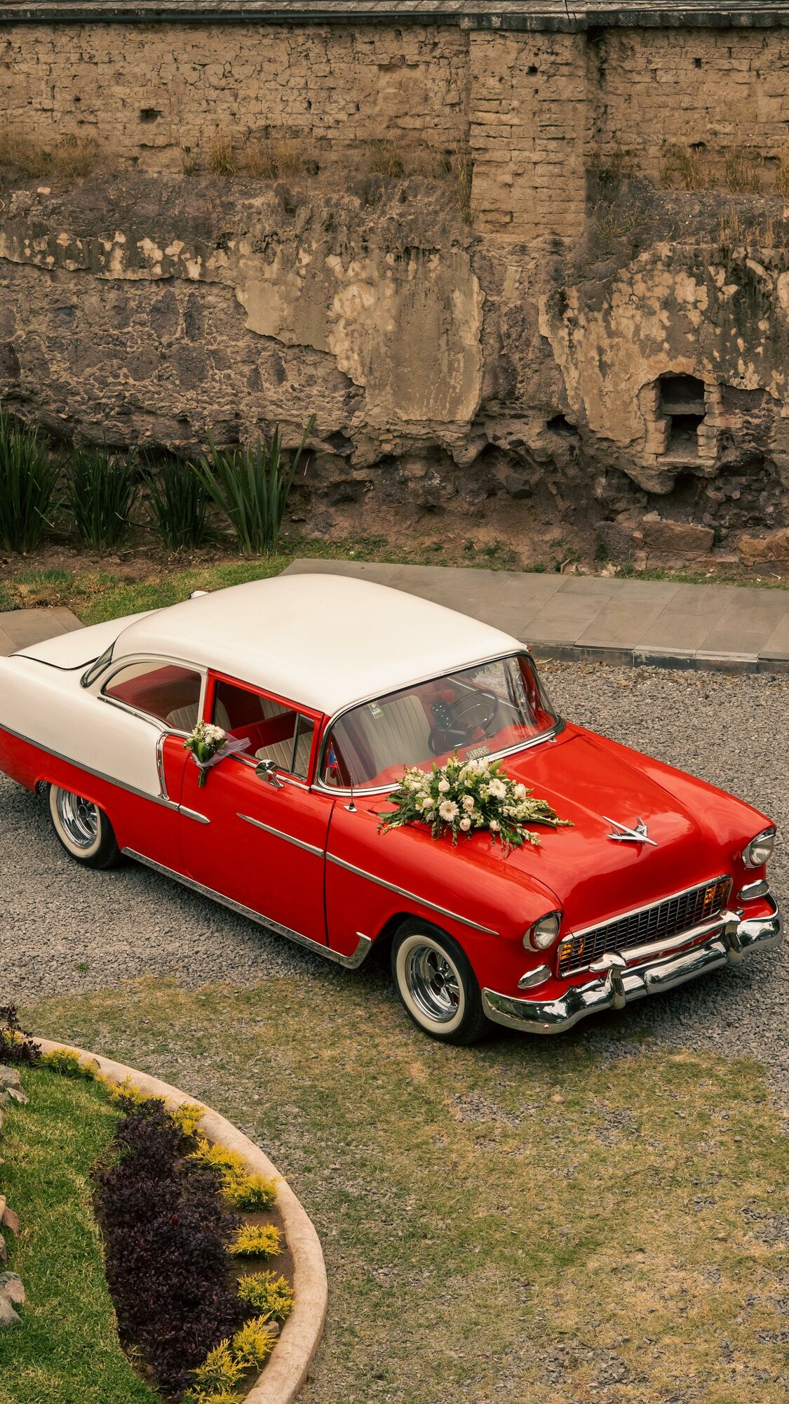 Картина на холсте 60x110 LinxOne "Автомобиль, интерьер для дома / декор на стену / дизайн