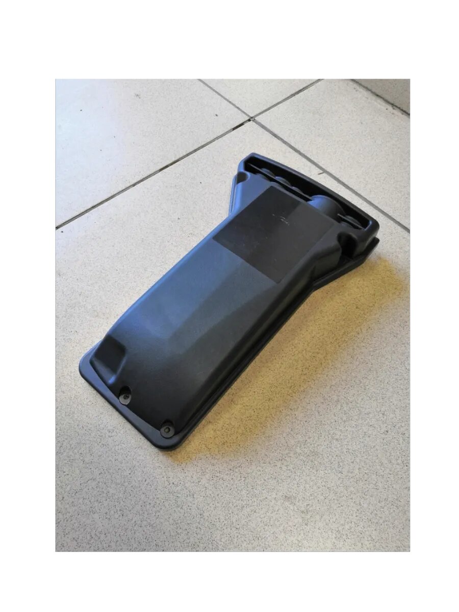 Крышка платы электроразъемов правой распаячной коробки VOLVO