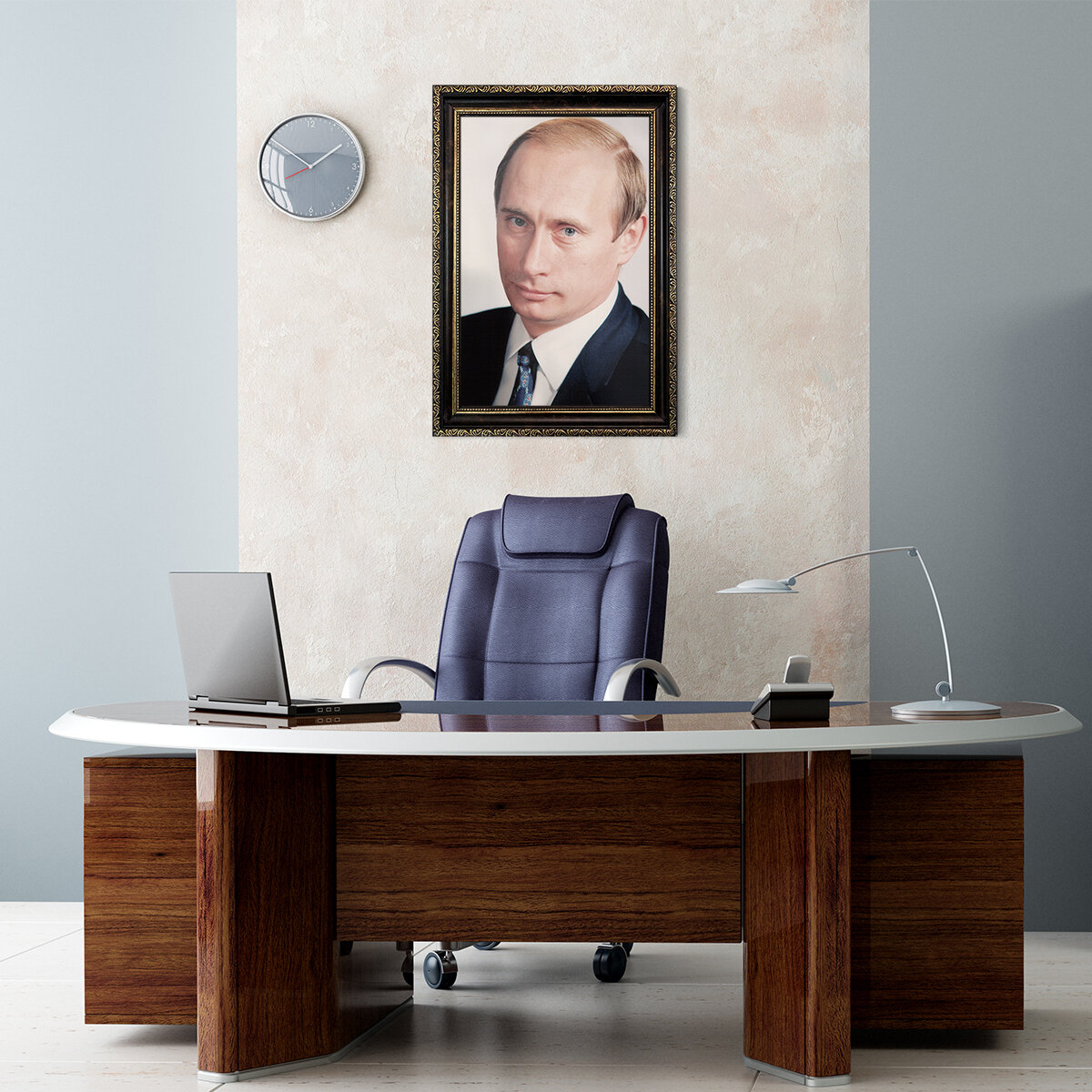 Портрет Владимира Путина на холсте в багетной темно-коричневой рамке / А-3 (30x40 см.)