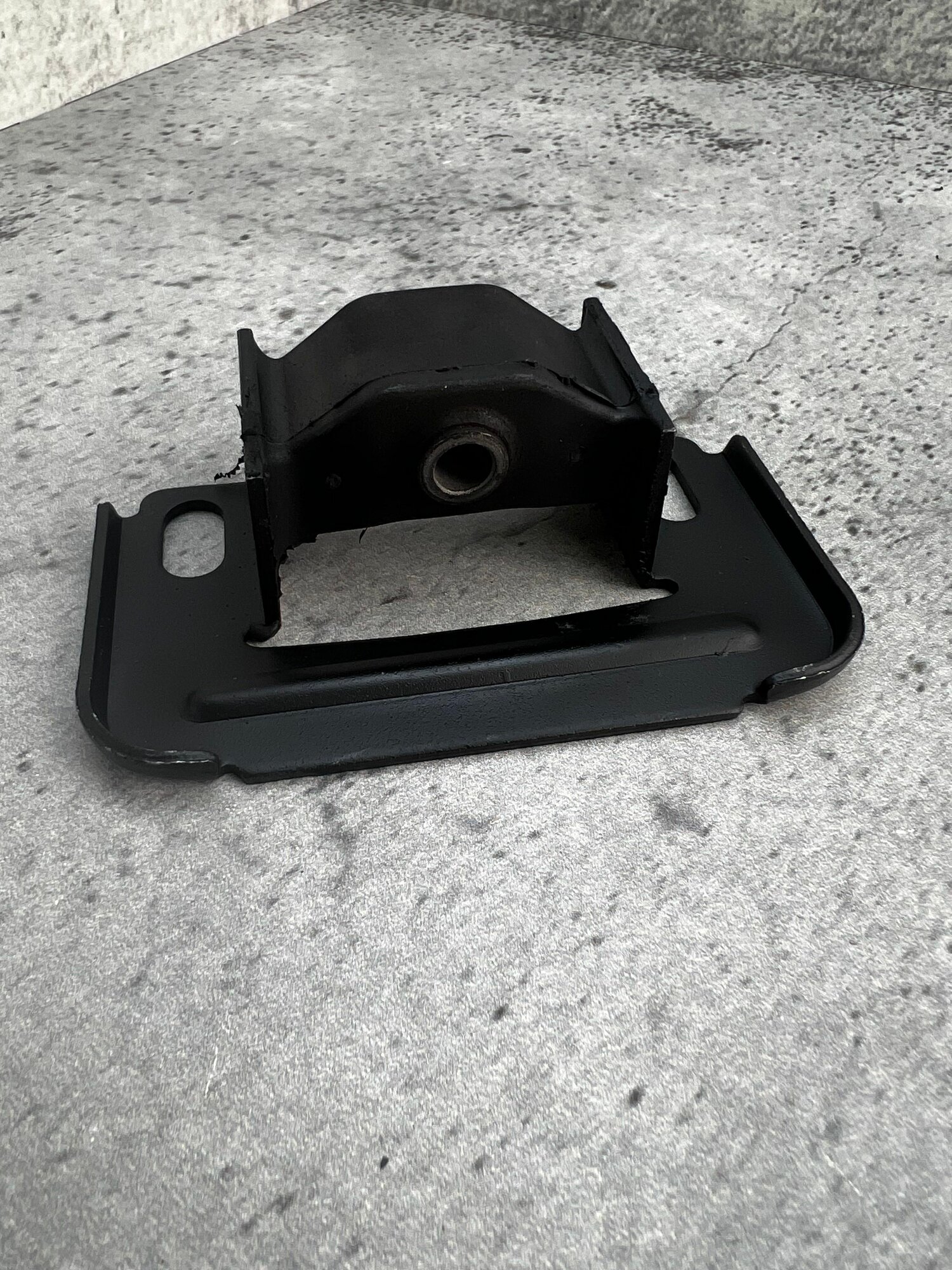 Опора кулисы кпп 345605M400. Для Nissan Almera Classic.