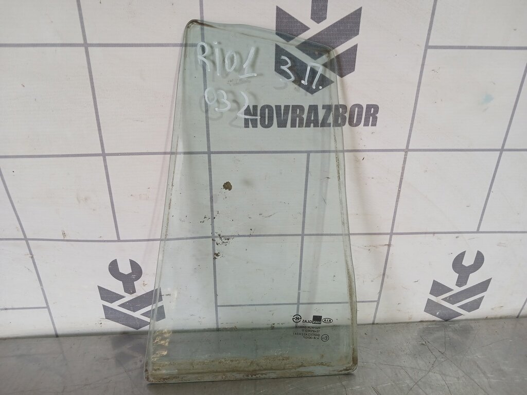 Стекло двери задней правой (форточка) Kia RIO 1 2000-2004